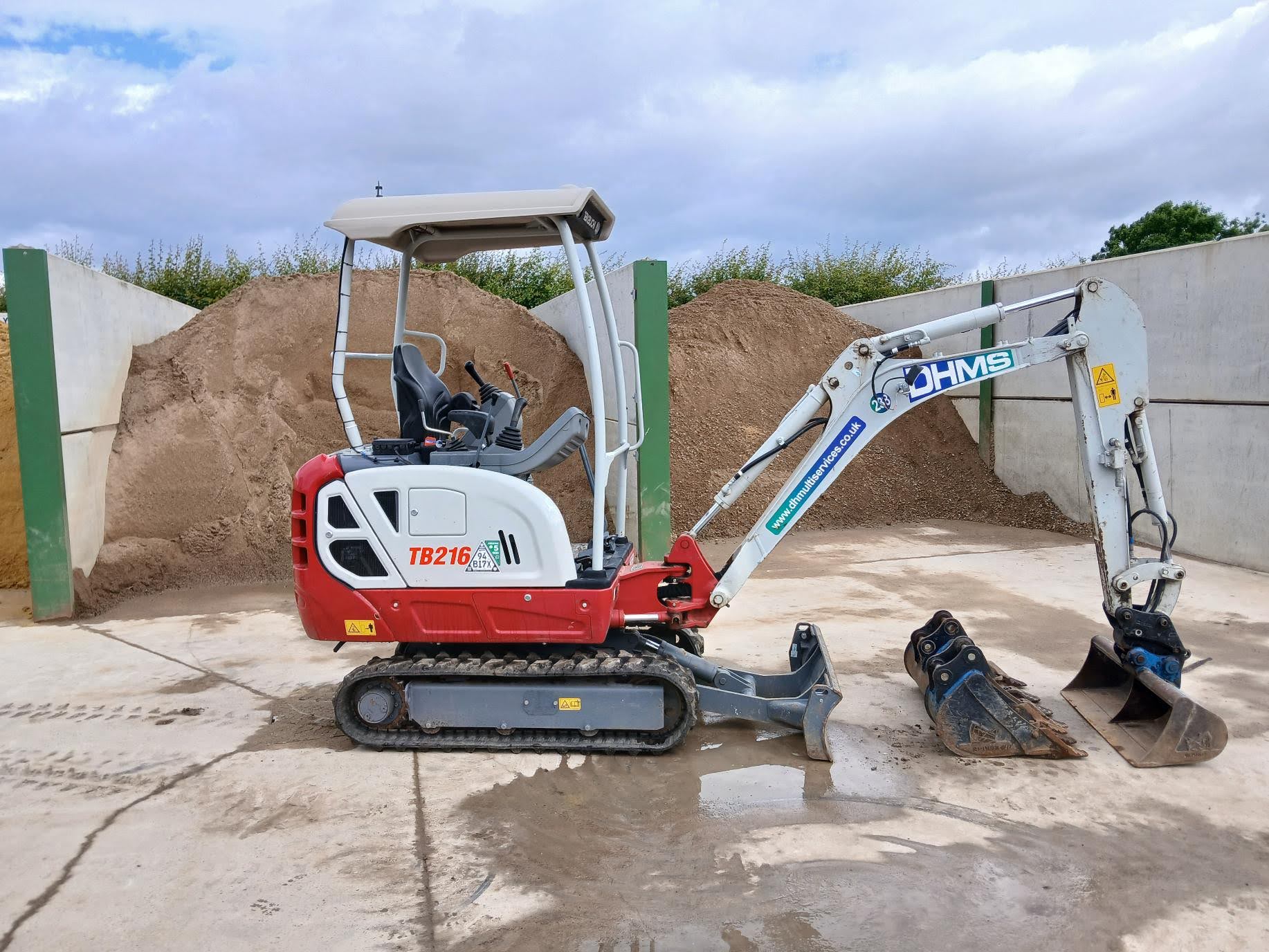 Takeuchi TB210R Compact 1.1 Tonne Micro Excavator • DHMS Plant Hire