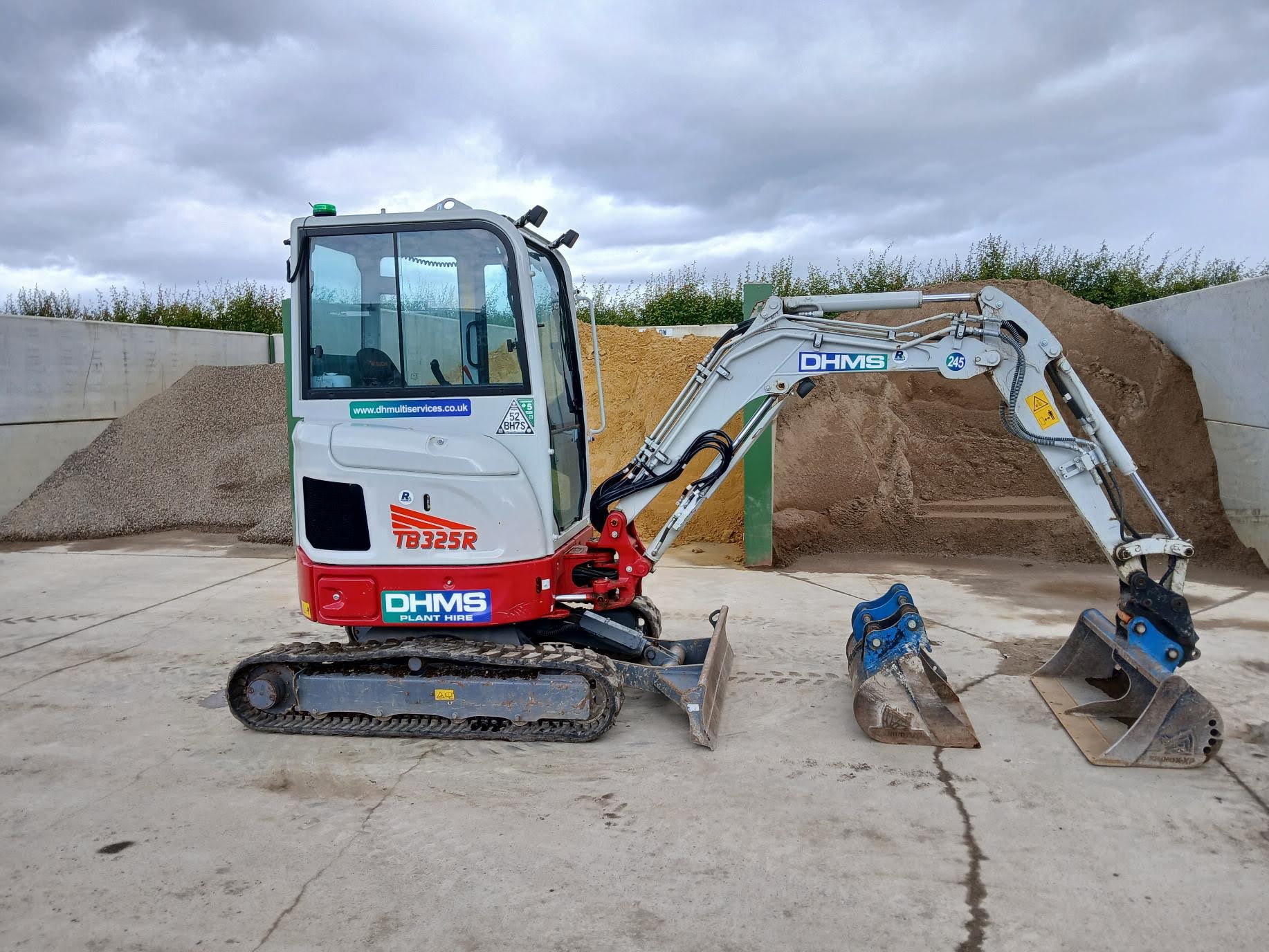 Takeuchi TB210R Compact 1.1 Tonne Micro Excavator • DHMS Plant Hire